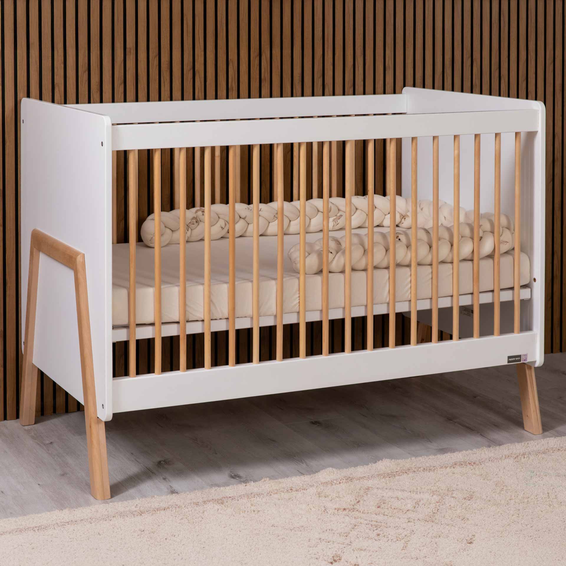 מיטת תינוק דגם מיילי לבן + טבעי – Shilav